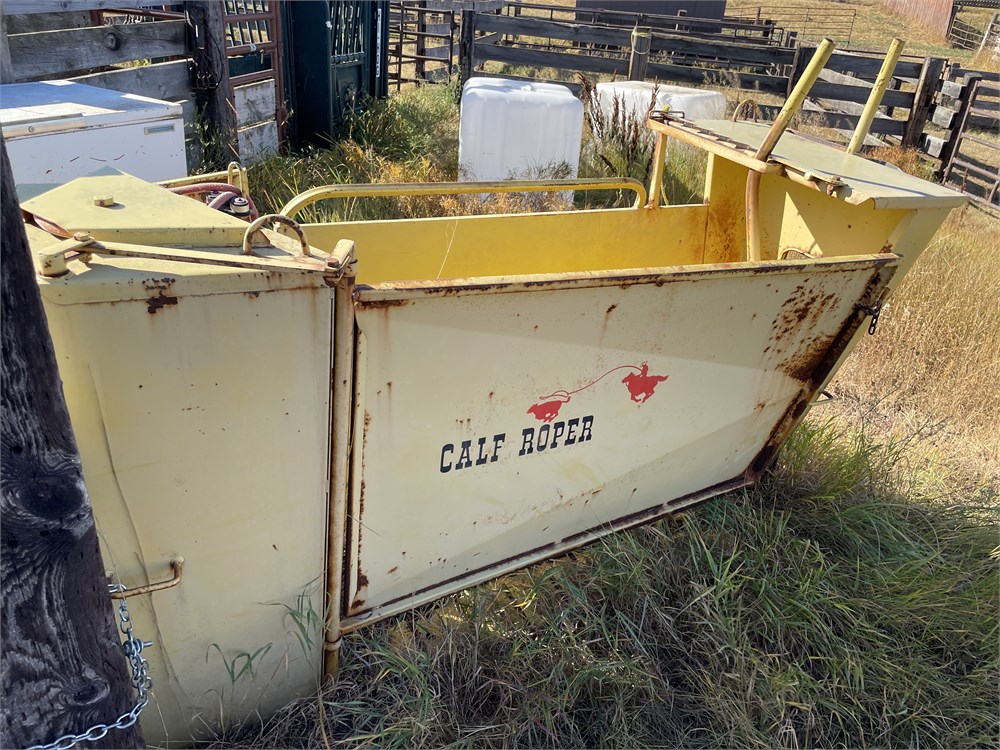 Dunkle Auction Services - CALF ROPER Calf Tipping Table
