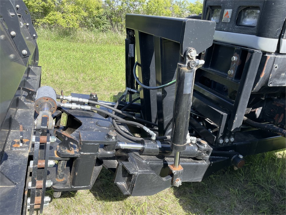 Dunkle Auction Services Inc. - 1993 WHITE 6195 MFWD Tractor w/ LEON 37 ...