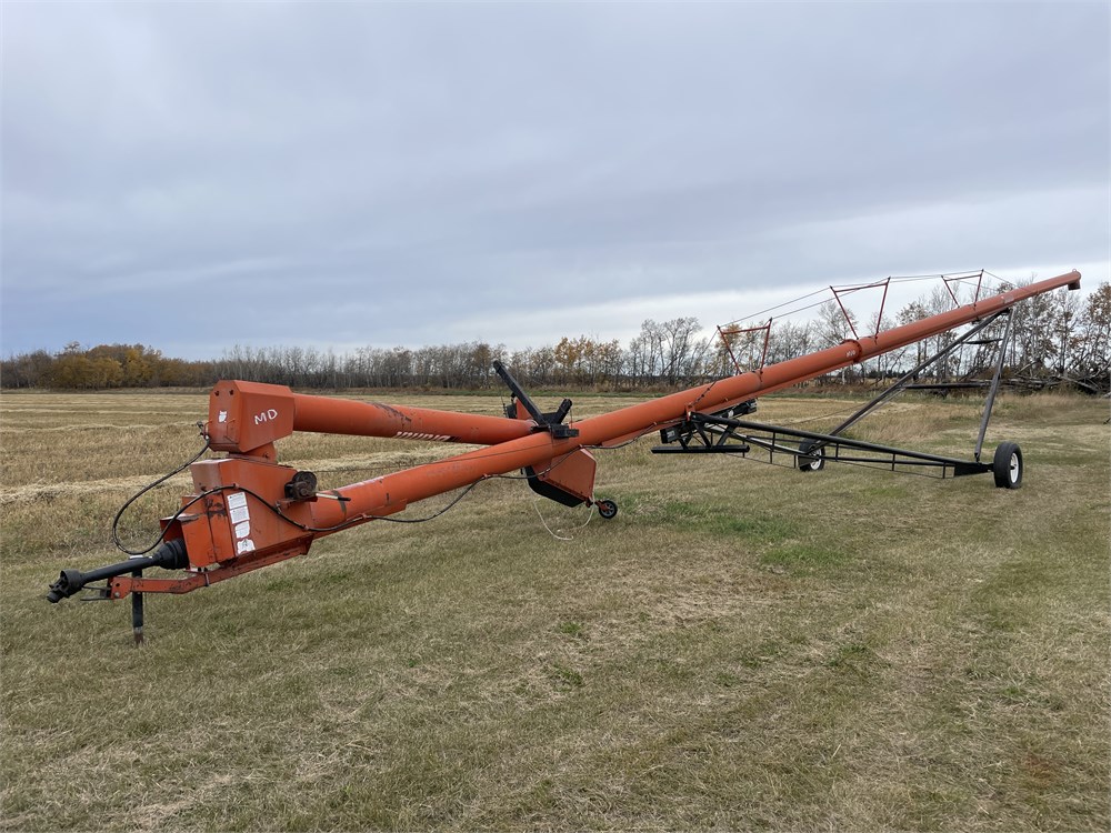 Dunkle Auction Services Inc. - BRANDT 1070 Mech. Swing Grain Auger, 10 ...