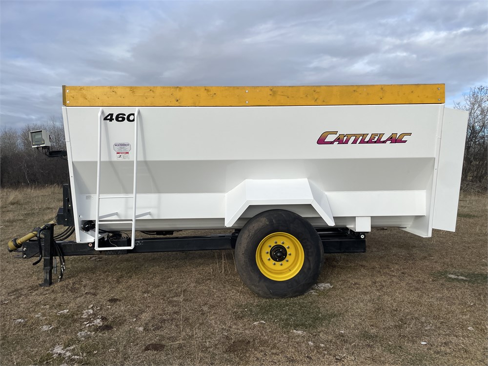 Dunkle Auction Services Inc. - 2017 CATTLELAC 460 Feed Mixer Wagon w ...