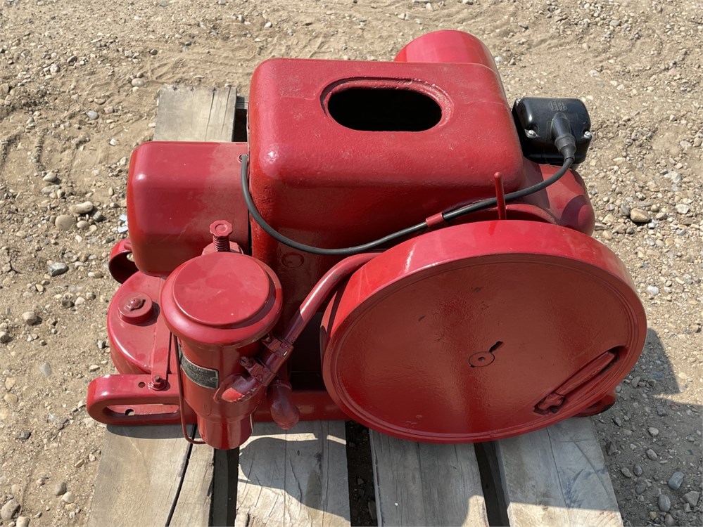 Dunkle Auction Services - INTERNATIONAL HARVESTER 1 ½ - 2 ½ HP. Model ...