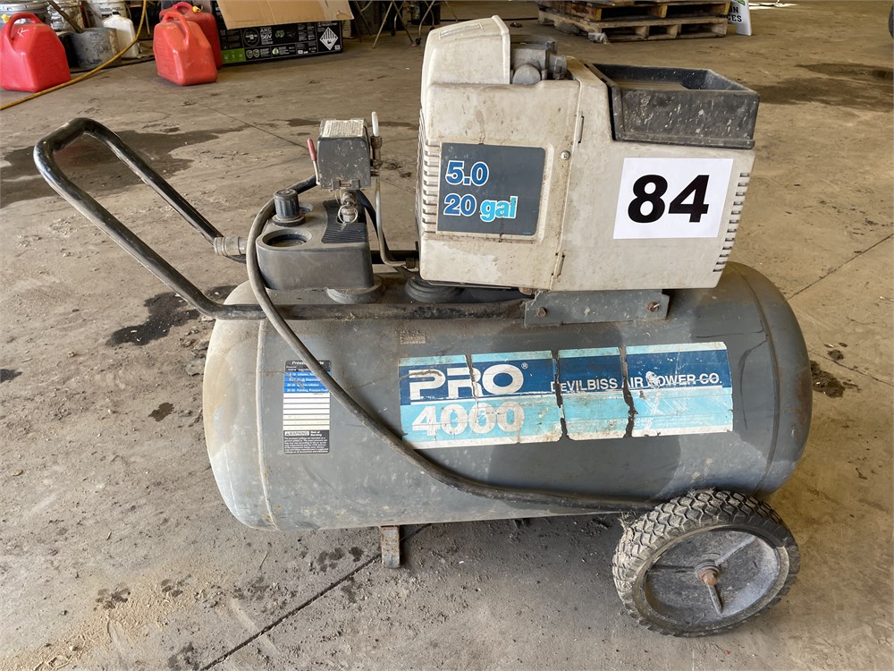 Dunkle Auction Services - DEVILBISS Pro 4000 Portable Air Compressor w ...