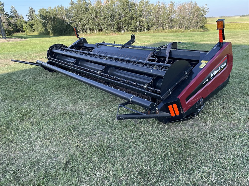 Dunkle Auction Services - 2013 MACDON A40-D 16 Ft. Hay Header, LOADOUT ...