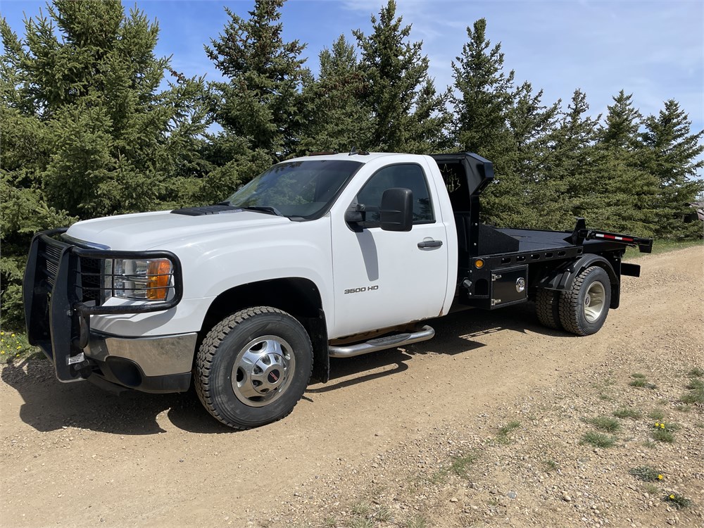 Dunkle Auction Services Inc. - 2011 GMC Sierra 3500 Regular Cab Dually ...