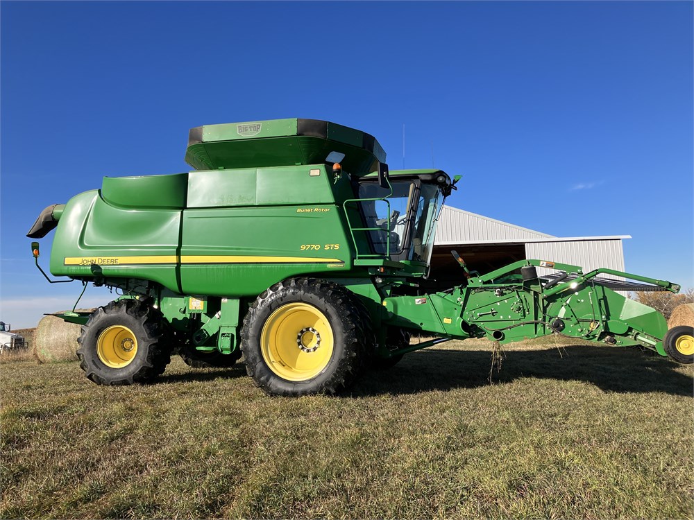 Dunkle Auction Services - 2011 JOHN DEERE 9770 STS Combine w/ 2013 JD ...