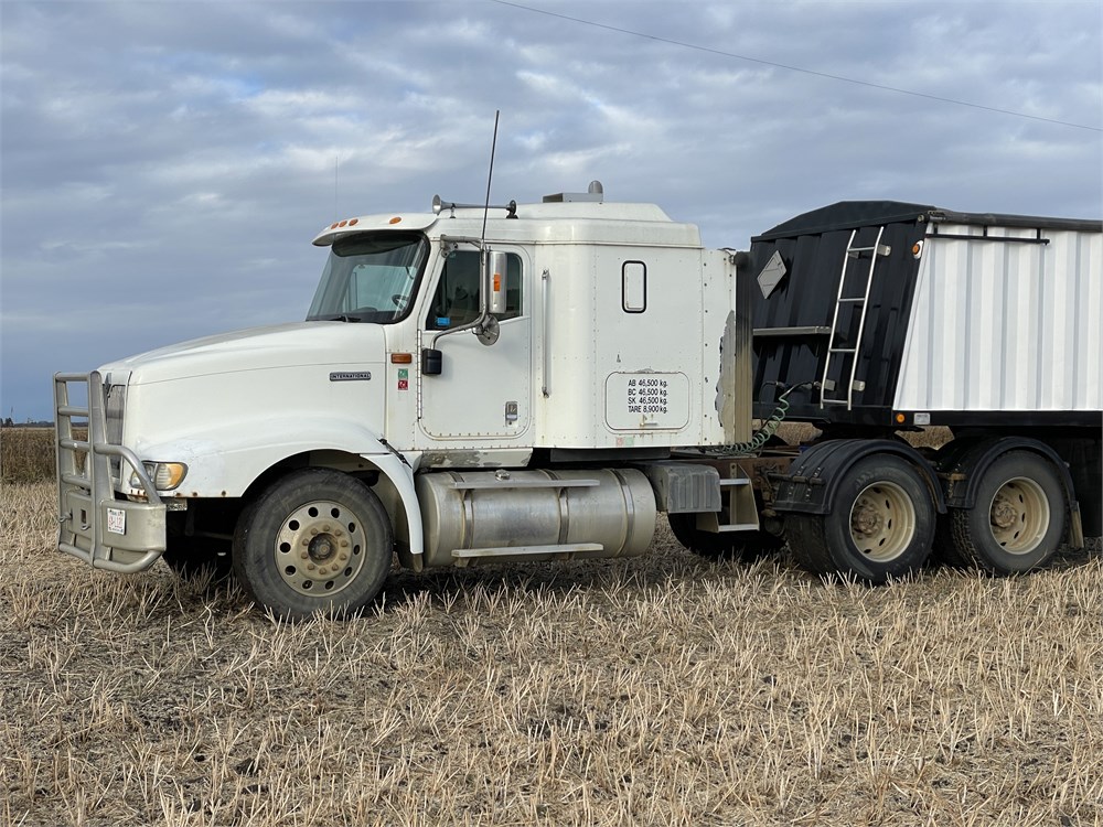 Dunkle Auction Services - 2001 INTERNATIONAL Navistar 9400i Highway ...