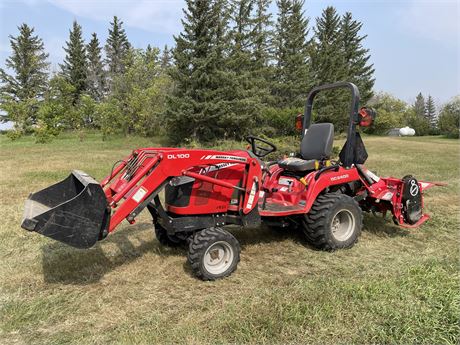 Dunkle Auction Services - 2009 MASSEY FERGUSON GC2400 MFWD Tractor w ...