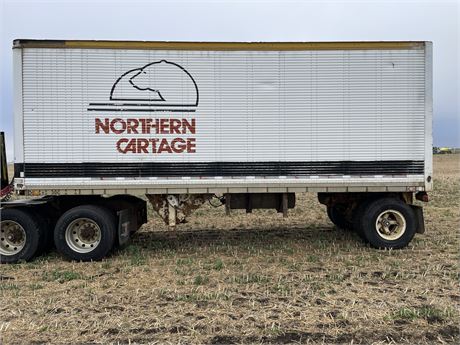 Dunkle Auction Services - 1981 PULLMAN TRAILMOBILE 26 Ft. Dry Van ...