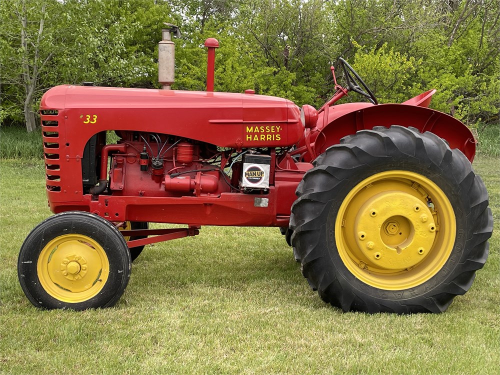 Dunkle Auction Services - 1953 MASSEY HARRIS 33 Standard Tractor, 40 HP ...