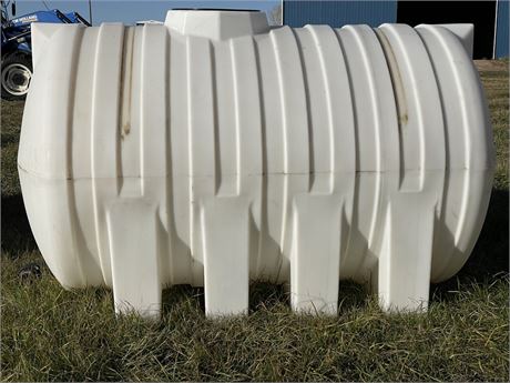 Dunkle Auction Services - ZEEBEST Horizontal 730 Gallon Poly Water Tank ...