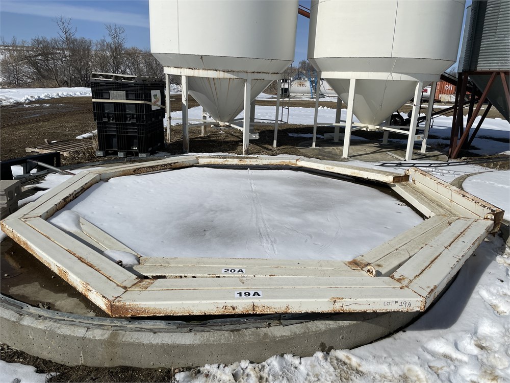 Dunkle Auction Services - WHEATLAND Hopper Bottom Double Skid Bin Ring ...