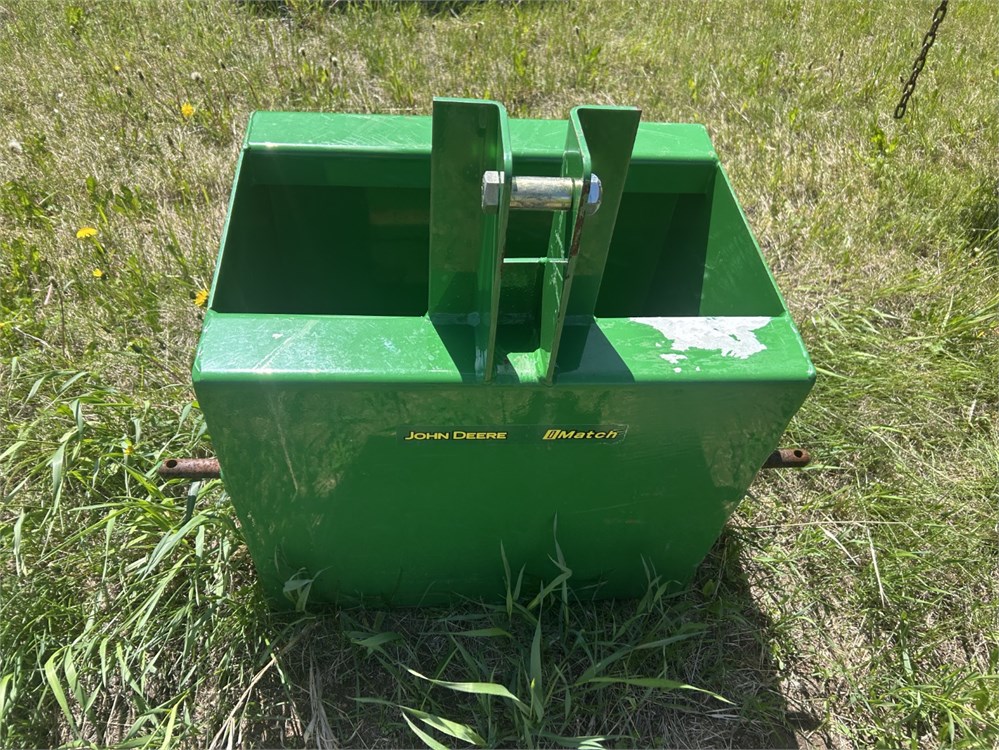 Dunkle Auction Services - JOHN DEERE CAT-1 3 Point Hitch Weight Box