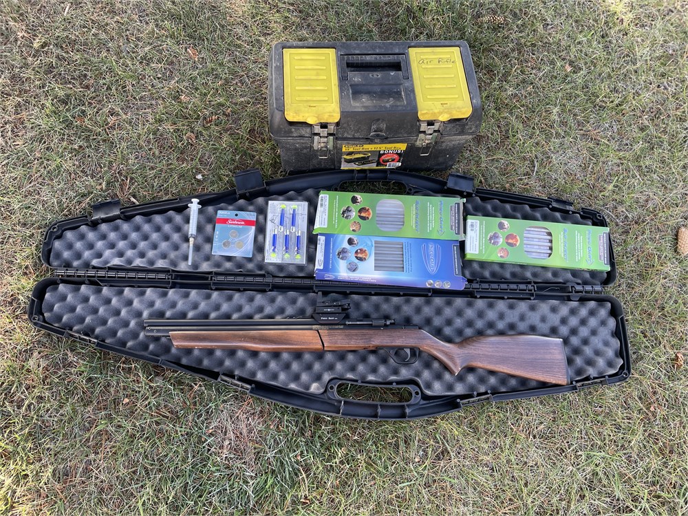 Dunkle Auction Services - PNEU-DART Gun W/ Site, Case, Extra Darts ...