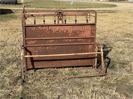 Dunkle Auction Services Inc. - Calf Tipping Table