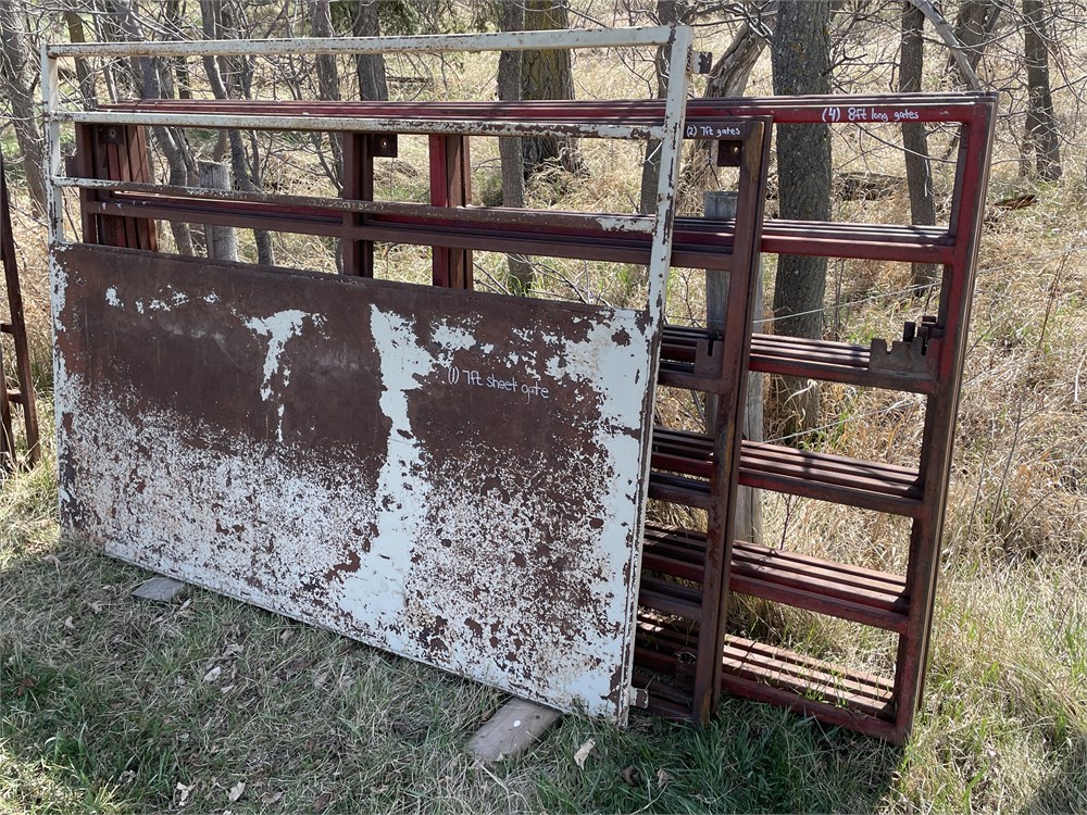Dunkle Auction Services - (4) - 8 Ft. Long Gates, (2) - 7 Ft. Long ...