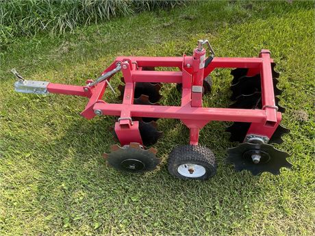 Dunkle Auction Services - 3 Ft. Wide Bumper Pull Garden Disc, 7 1/2 ...