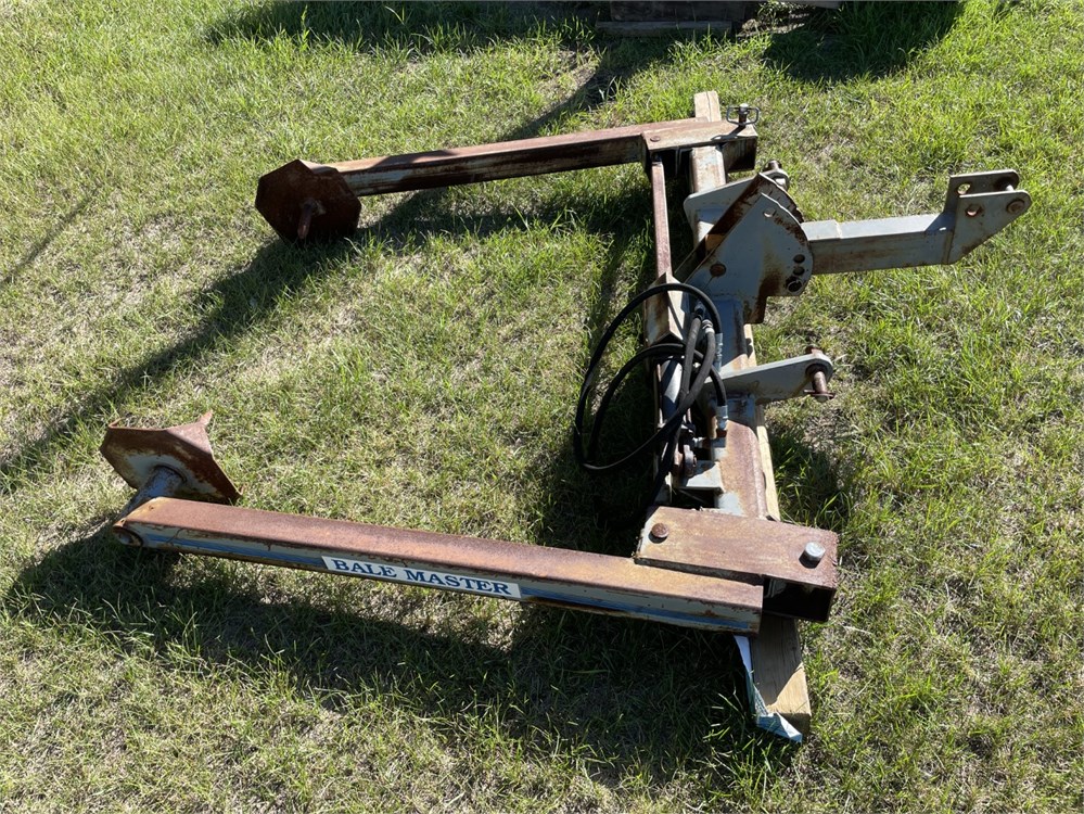 Dunkle Auction Services - BALE MASTER 3 Pt. Hitch Bale Handler