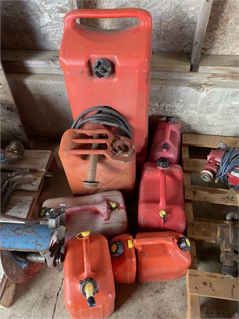 Dunkle Auction Services - Jerry Cans & Flo N' Go Scepter DuraMAX Gas Can