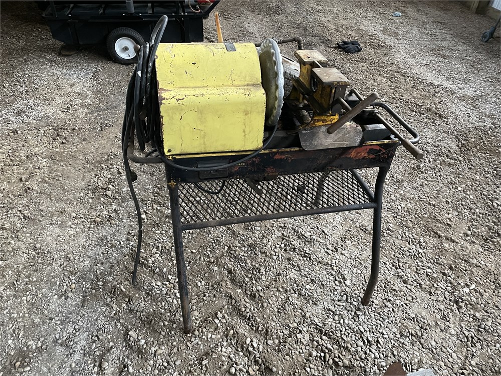 Dunkle Auction Services - OSTER Pipe Threading Machine