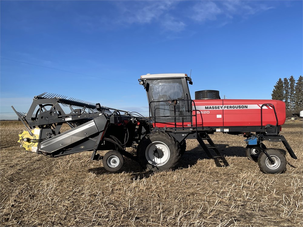 Dunkle Auction Services - 2005 MASSEY FERGUSON 9420 Swather w/ MF 5200 ...