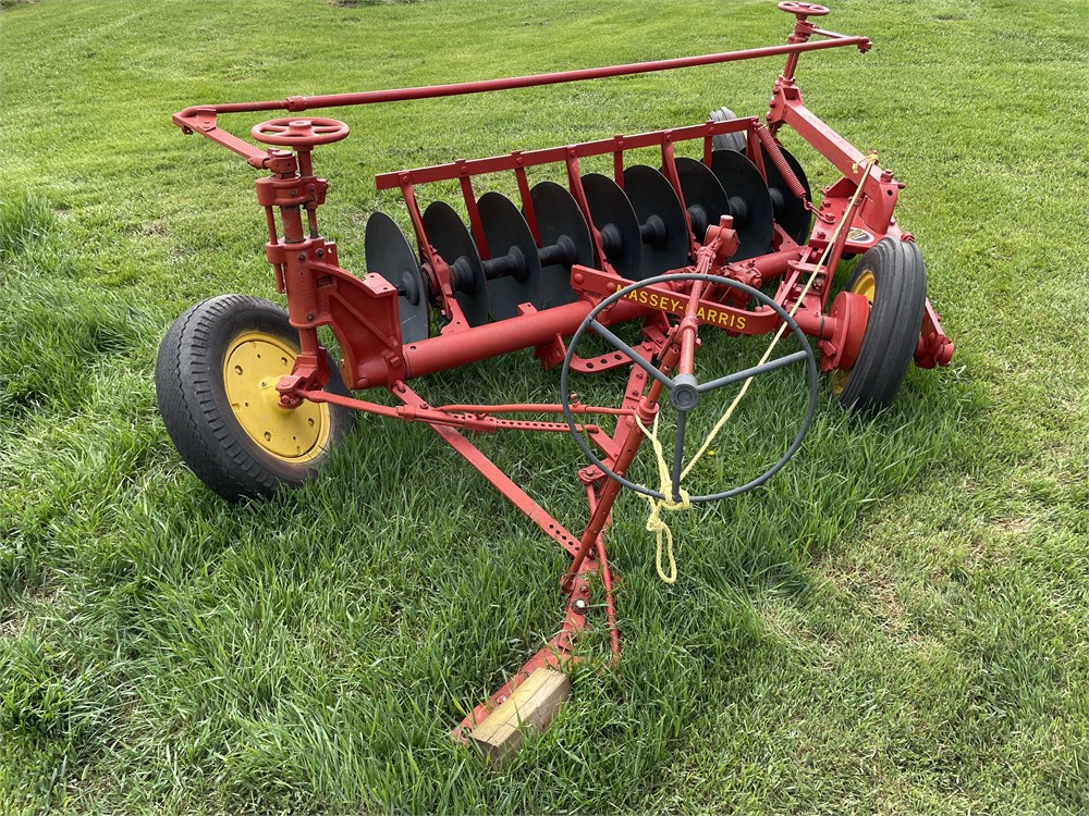 Dunkle Auction Services - MASSEY HARRIS 7 Ft. One Way Disc, 9" Spacing ...