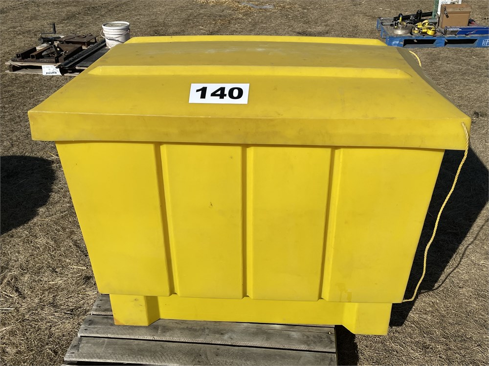 Dunkle Auction Services - Poly Calf Warmer w/ 240 Volt Electric Heater