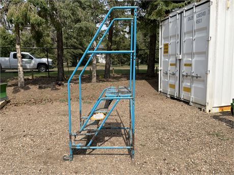 Dunkle Auction Services - 4 Step Portable Rolling Ladder Riser Platform