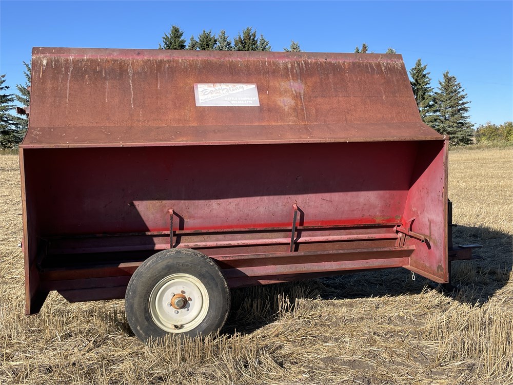 Dunkle Auction Services - 2007 EASYWAY 250 Bushel Creep Feeder w/ Side ...