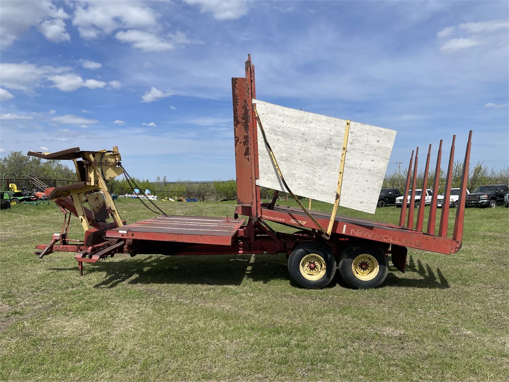 Dunkle Auction Services - NEW HOLLAND 1033 Square Bale Wagon