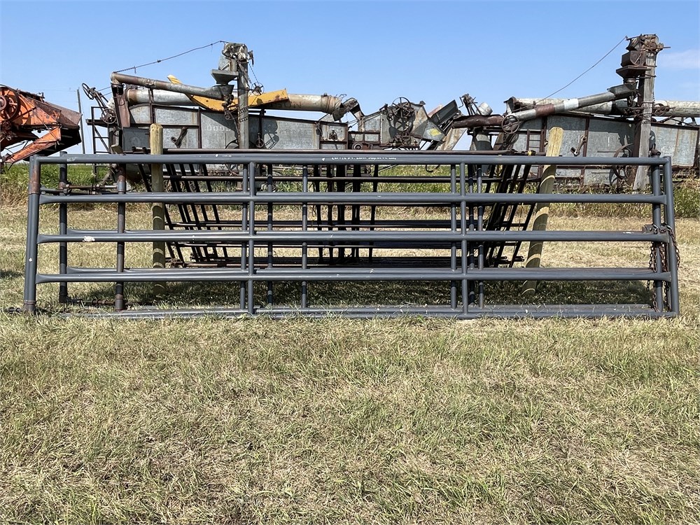 Dunkle Auction Services - (3) HI-QUAL 16 Ft. Gates & (1) HI-QUAL 14 Ft ...