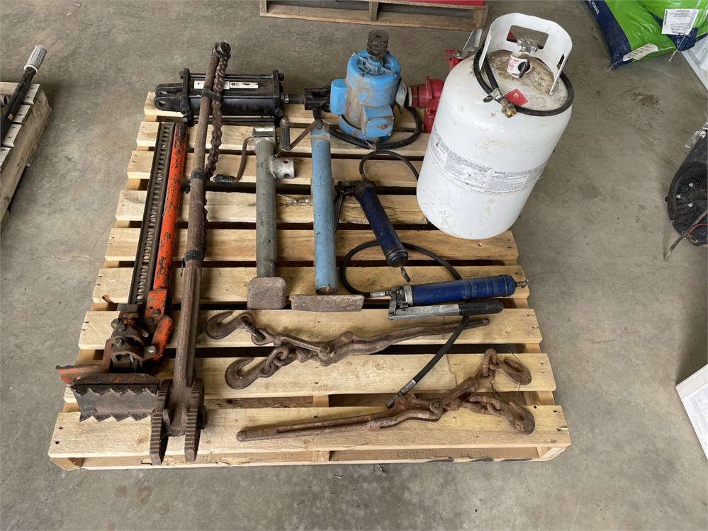 Dunkle Auction Services - Jackall, Propane Tank, (2) Grease Guns, (2 ...