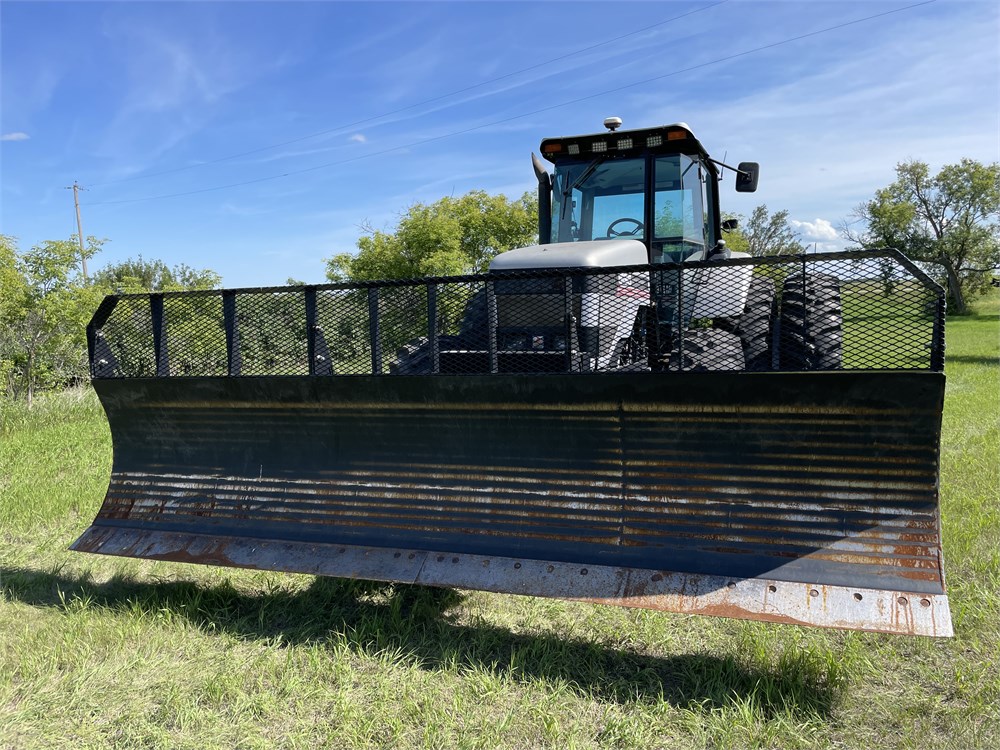 Dunkle Auction Services - 1993 WHITE 6195 MFWD Tractor w/ LEON 37-14 ...