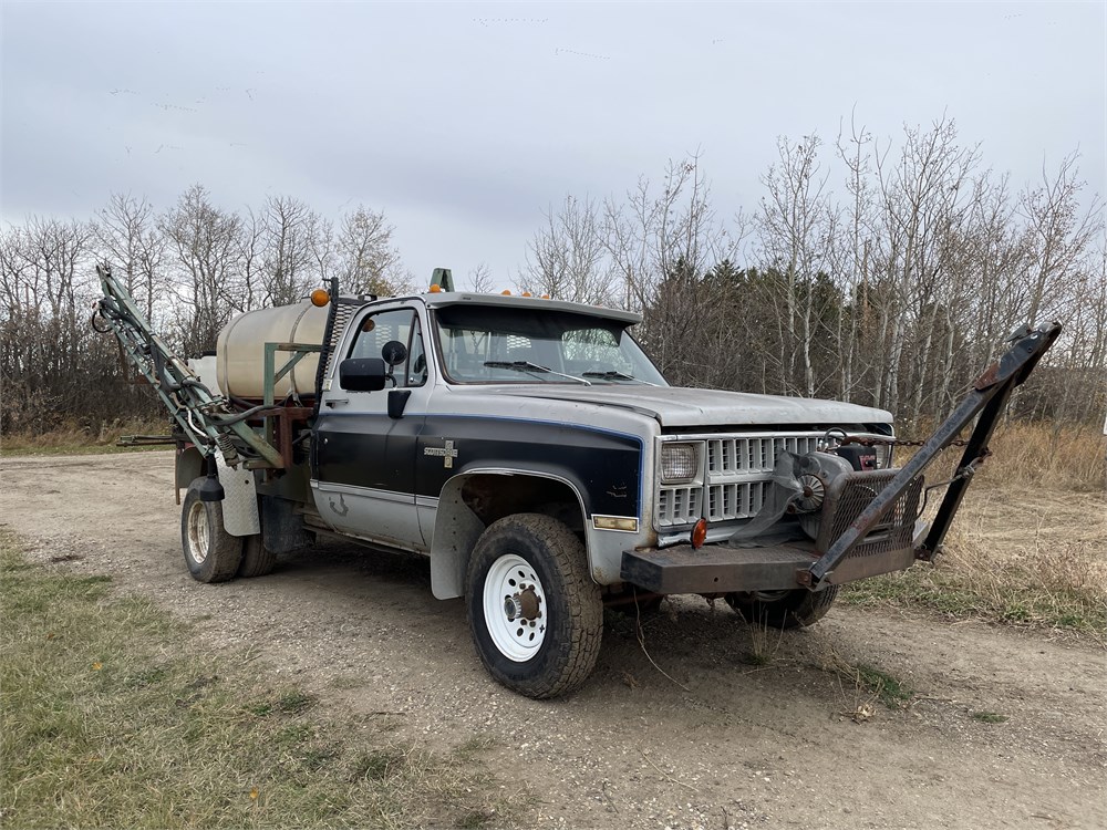 Dunkle Auction Services Inc. - 1981 CHEVROLET Scottsdale 20 Flatdeck ...
