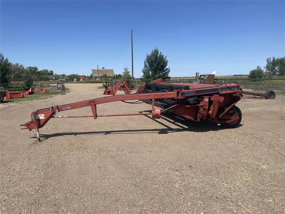 Dunkle Auction Services - 1988 CASE IH 8350 Hydraswing Haybine, 12 Ft.