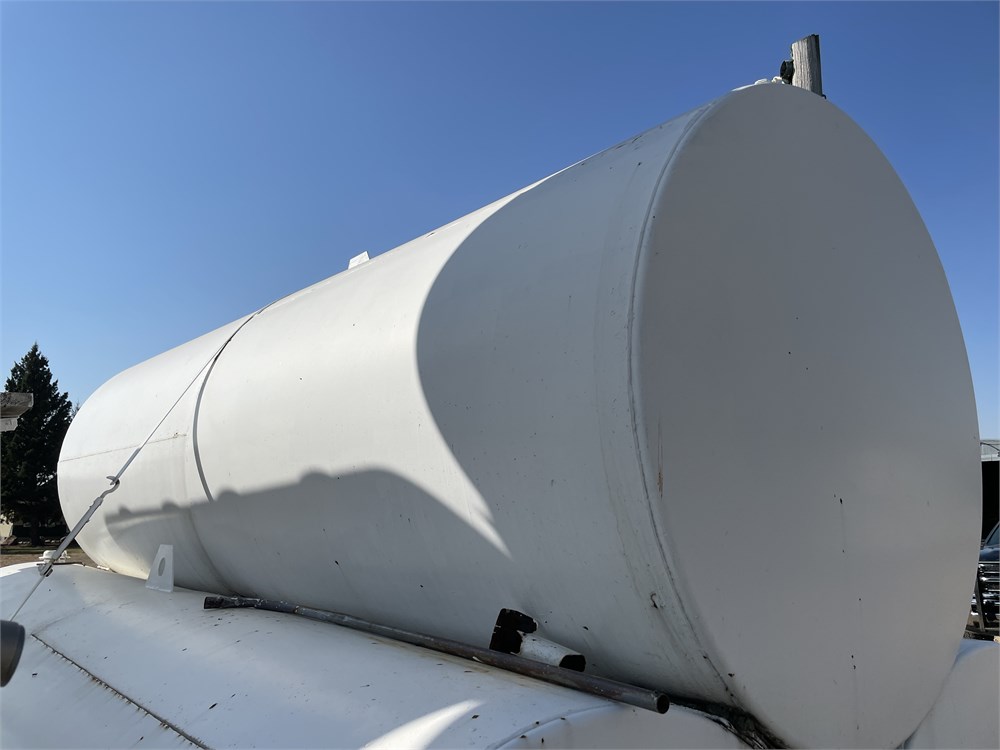 Dunkle Auction Services Inc. - ±1000 Gallon Horizontal Fuel Tank - #5