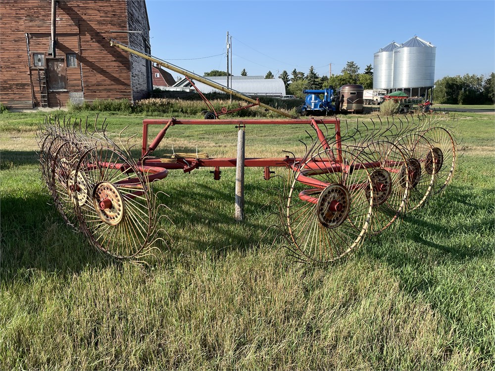 Dunkle Auction Services - VICON 3 Pt. Hitch 8 Wheel ‘V’ Hay Rake, C/W ...