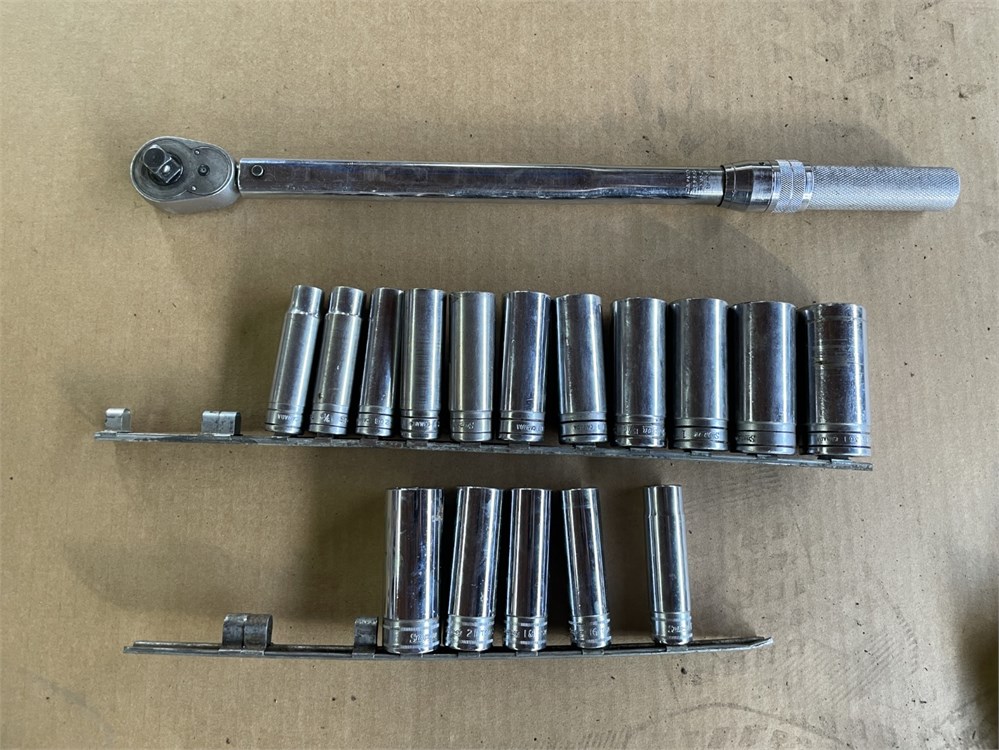 Dunkle Auction Services - SNAP-ON Torque Wrench & Deep Sockets