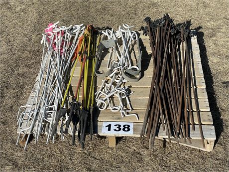 Dunkle Auction Services - Large Quantity of Assorted Electric Fence Posts