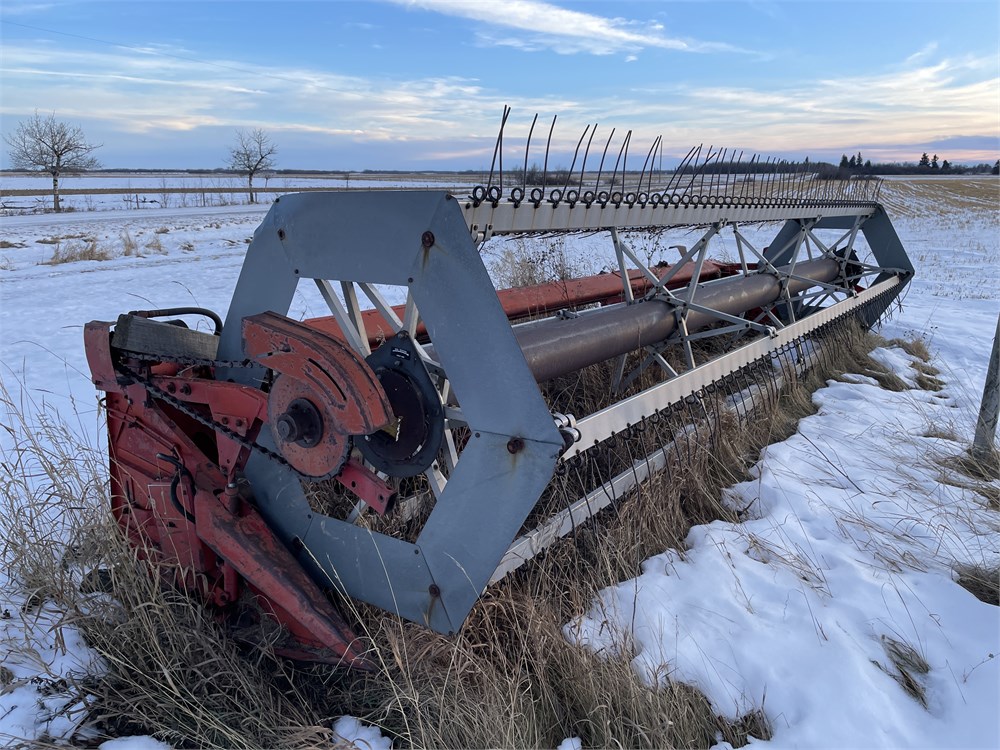 Dunkle Auction Services - Massey Ferguson 20 Ft. Straight Cut Header