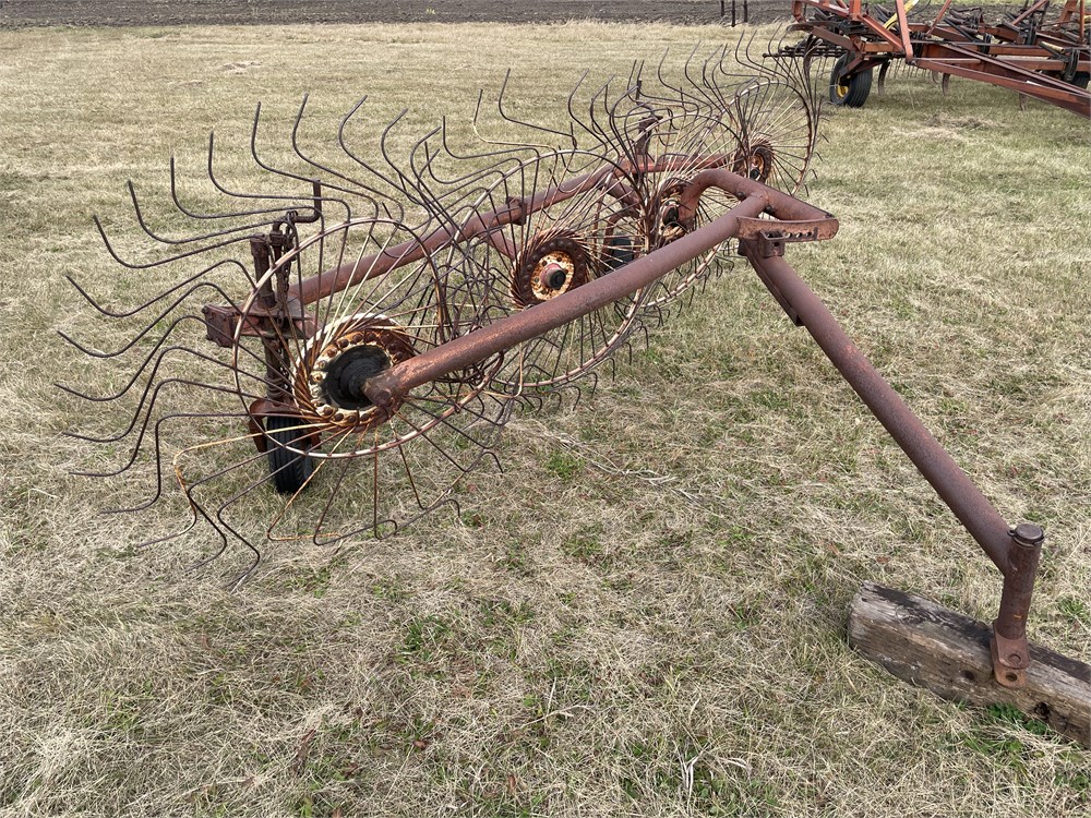 Dunkle Auction Services Inc. - VICON 4 Wheel Side Delivery Hay Rake