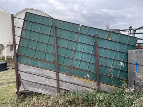 Dunkle Auction Services Inc. - Homemade Steel Framed Livestock Loading ...