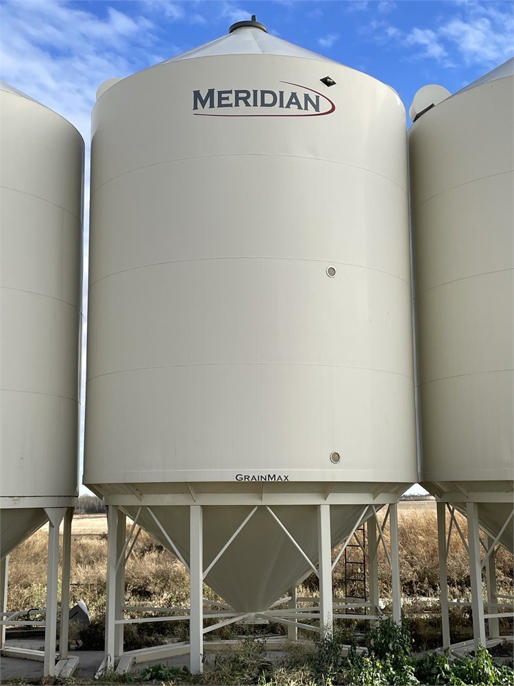 Dunkle Auction Services Inc. - 2011 MERIDIAN GM 5300 Bushel Hopper ...